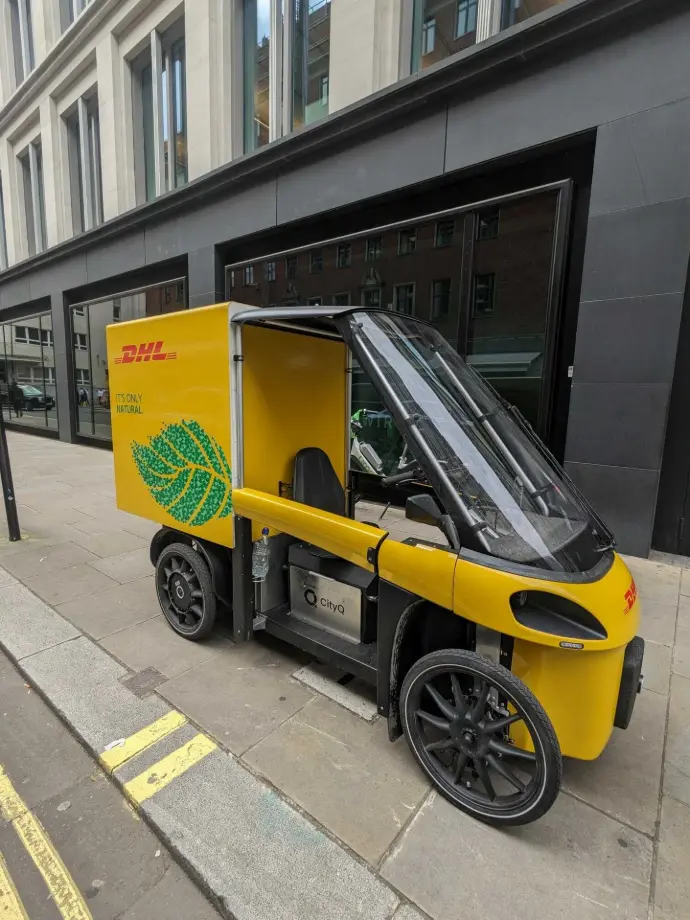 City Q 850 et Caisson cargo